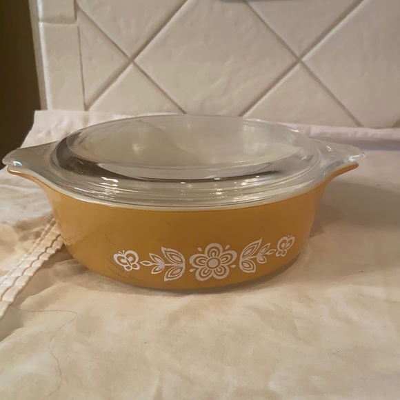 Pyrex | Kitchen | Vtg Pyrex 47b Butterfly Gold Casserole Dish With Lid ...